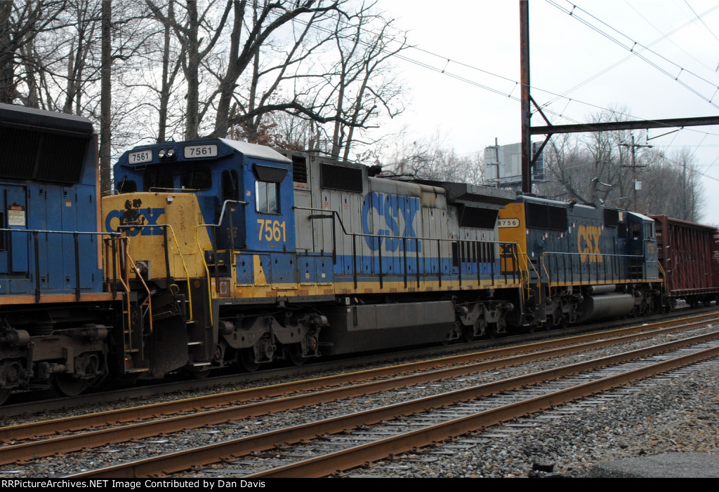 CSX C40-8 7561 trails on the Q438-10